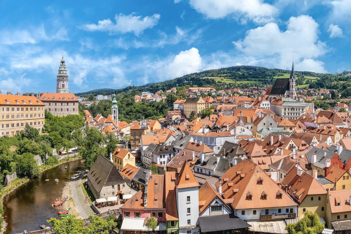 Best Ways to Travel Between Prague and Vienna: Guide for 2026