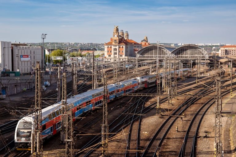 Best Ways to Travel Between Prague and Vienna: Guide for 2026