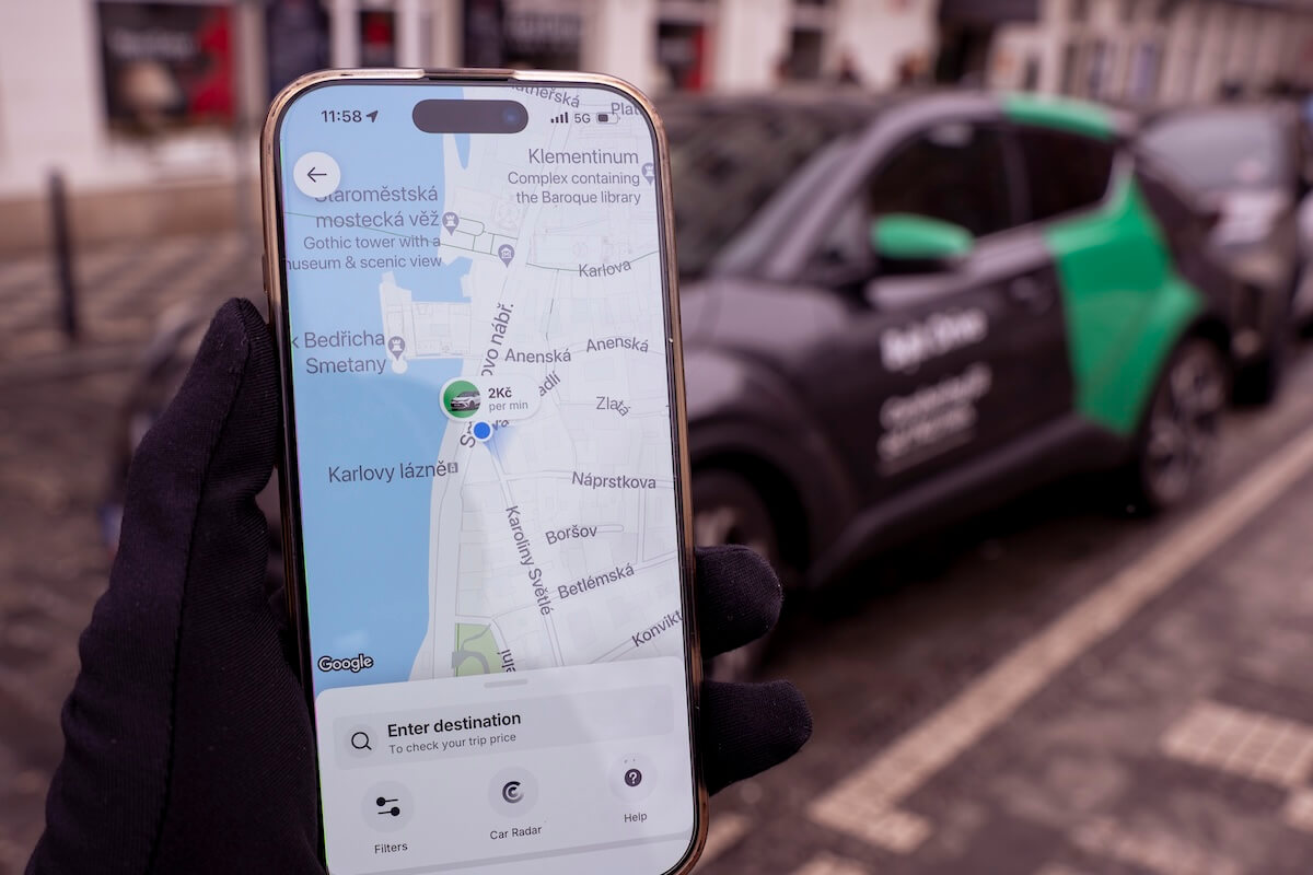 Must-Have Mobile Apps for Tourists in Prague 2025 | Prague Views